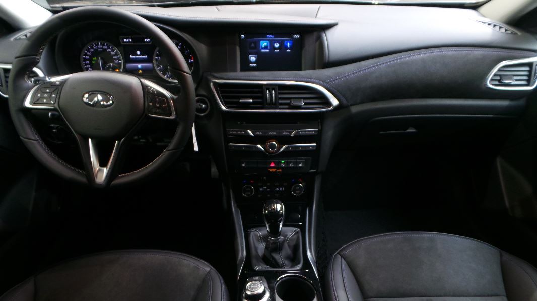 Voiture #17608 - INFINITI Q30 1.6T 122CH CITY BLACK EDITION - ORA7