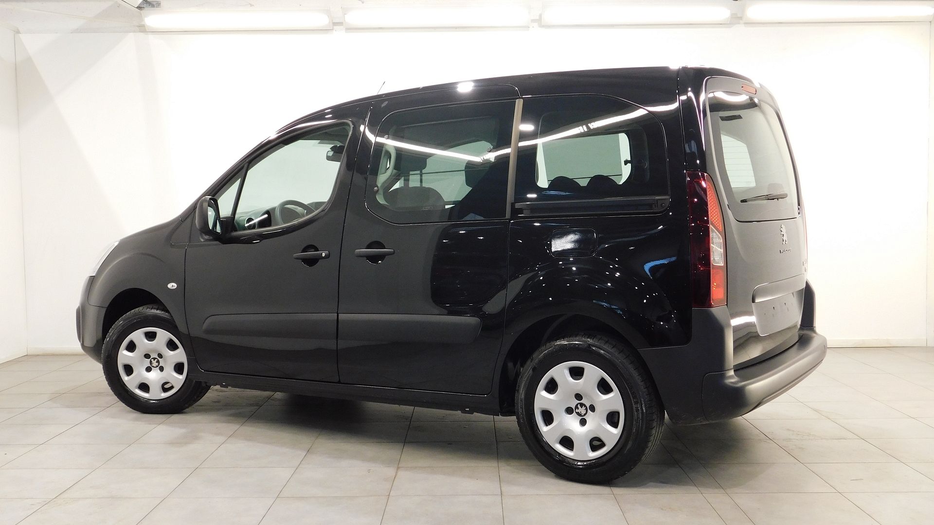 Voiture #35011 - PEUGEOT PARTNER TEPEE 1.6 BLUEHDI 75CH ACTIVE - ORA7